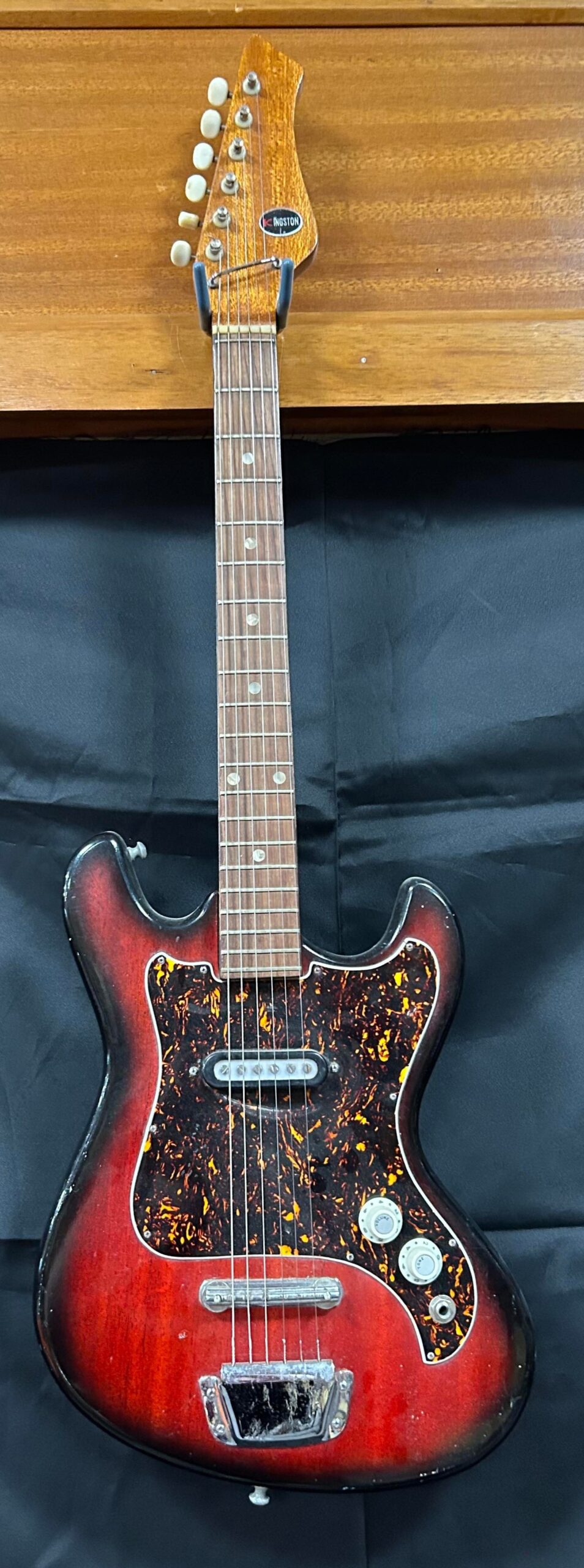 Vintage Kingston 1960s 1PU Solid Body Electric Guitar 2 Color Sunburst ...